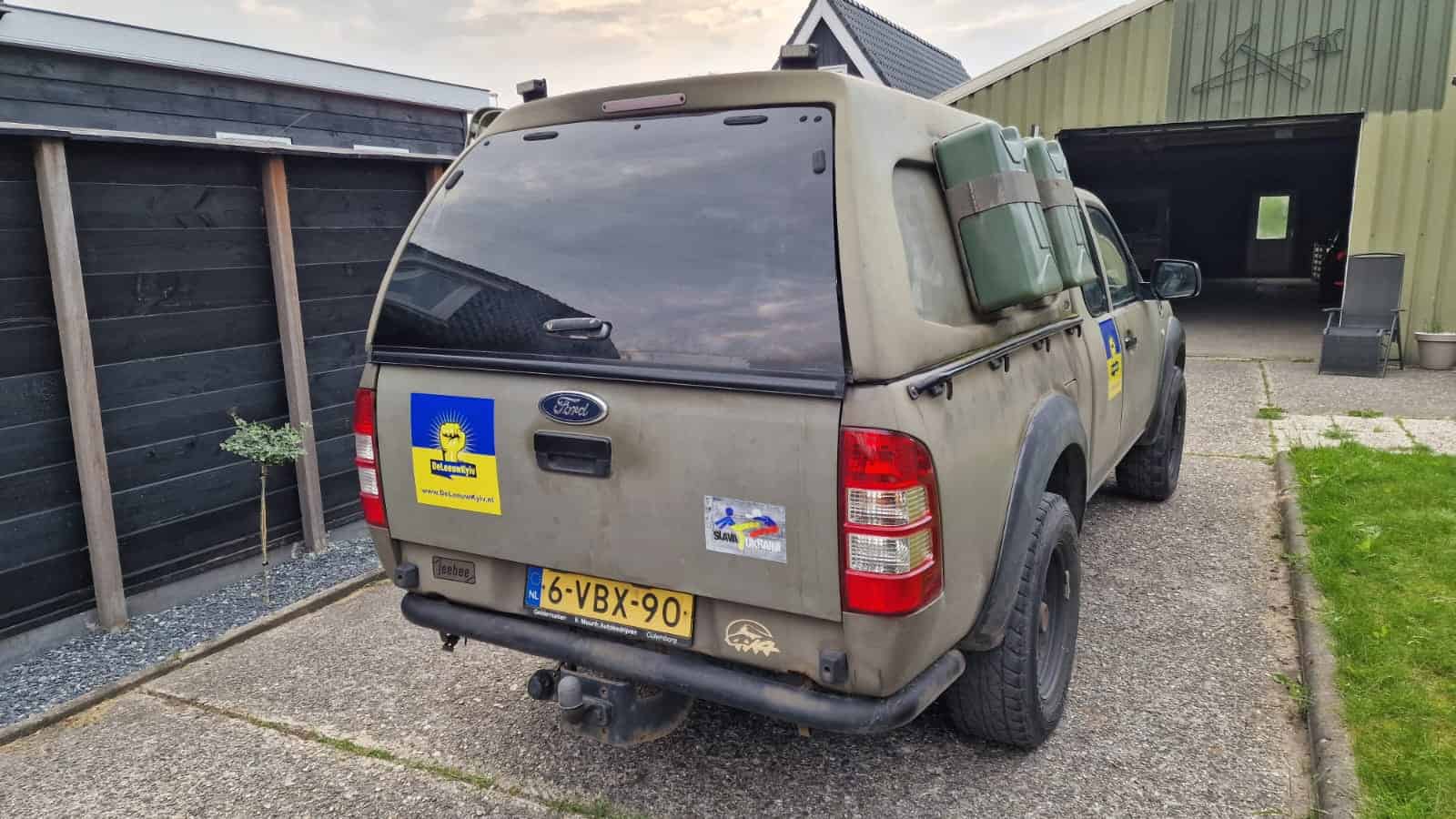 Sterke pick-up truck van de fundraiser aangekocht - Stichting de Leeuw Kyiv